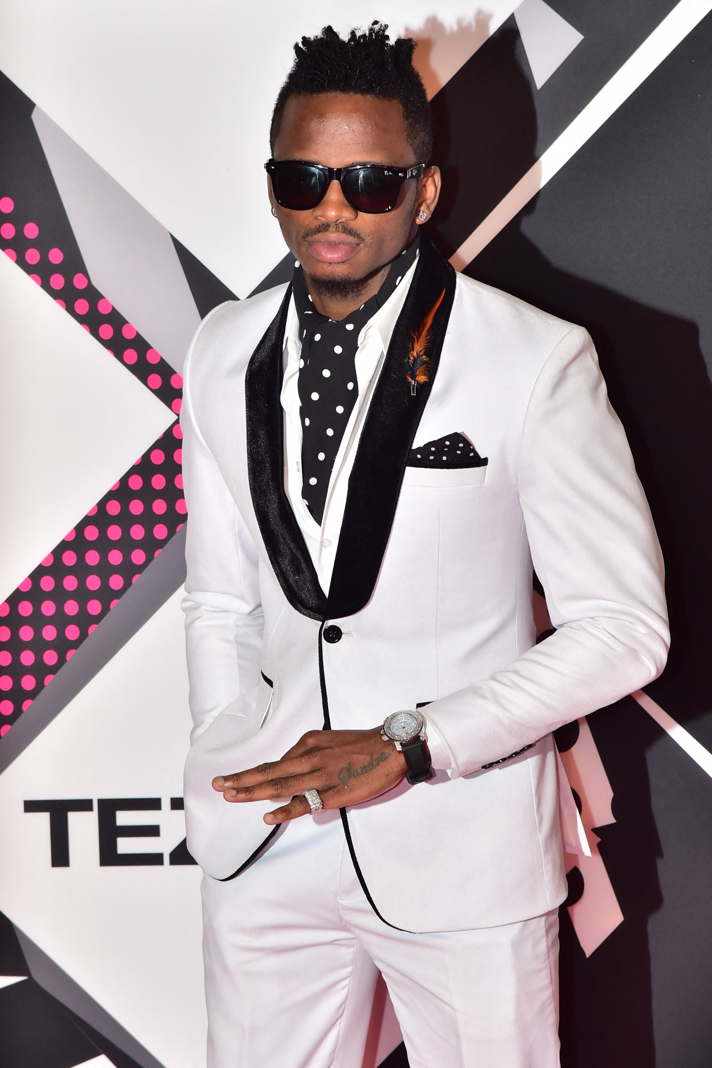 Facebook post falsely announces death of Tanzanian singer Diamond ...