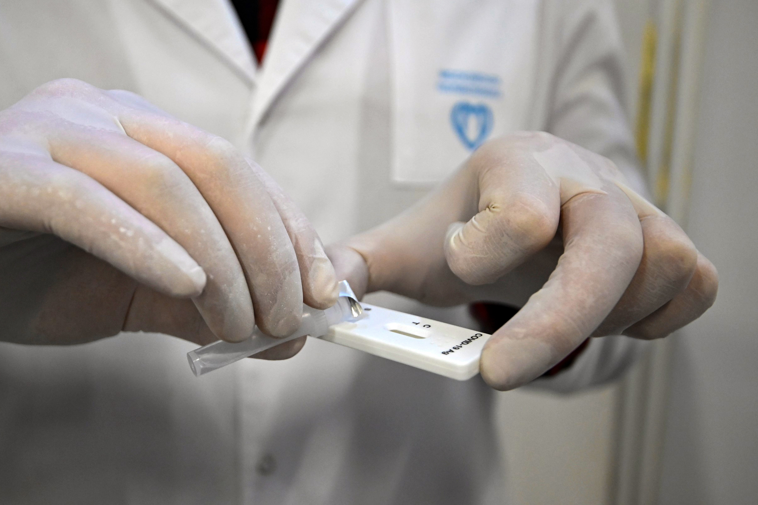 Videos showing misuse of Covid-19 tests mislead on their accuracy ...