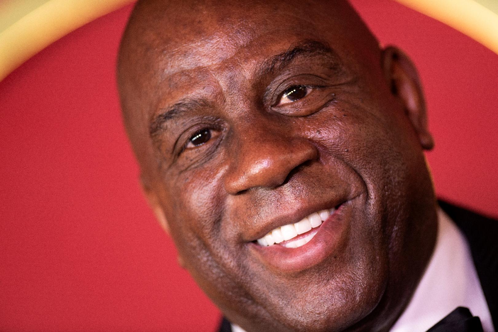 Posts falsely claim photo shows Magic Johnson donating blood | Fact Check