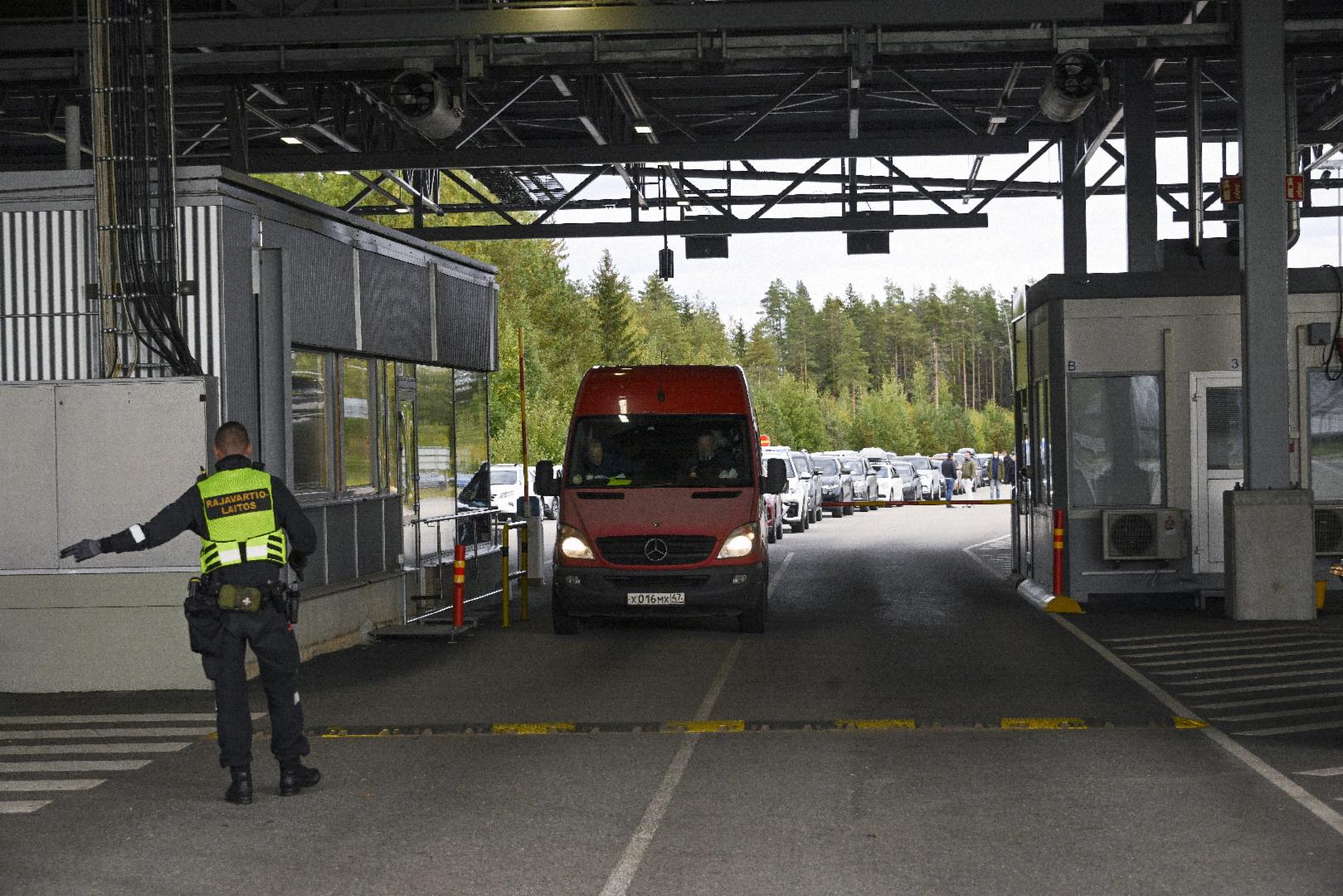 Video of Finnish border traffic predates Russian mobilization order ...