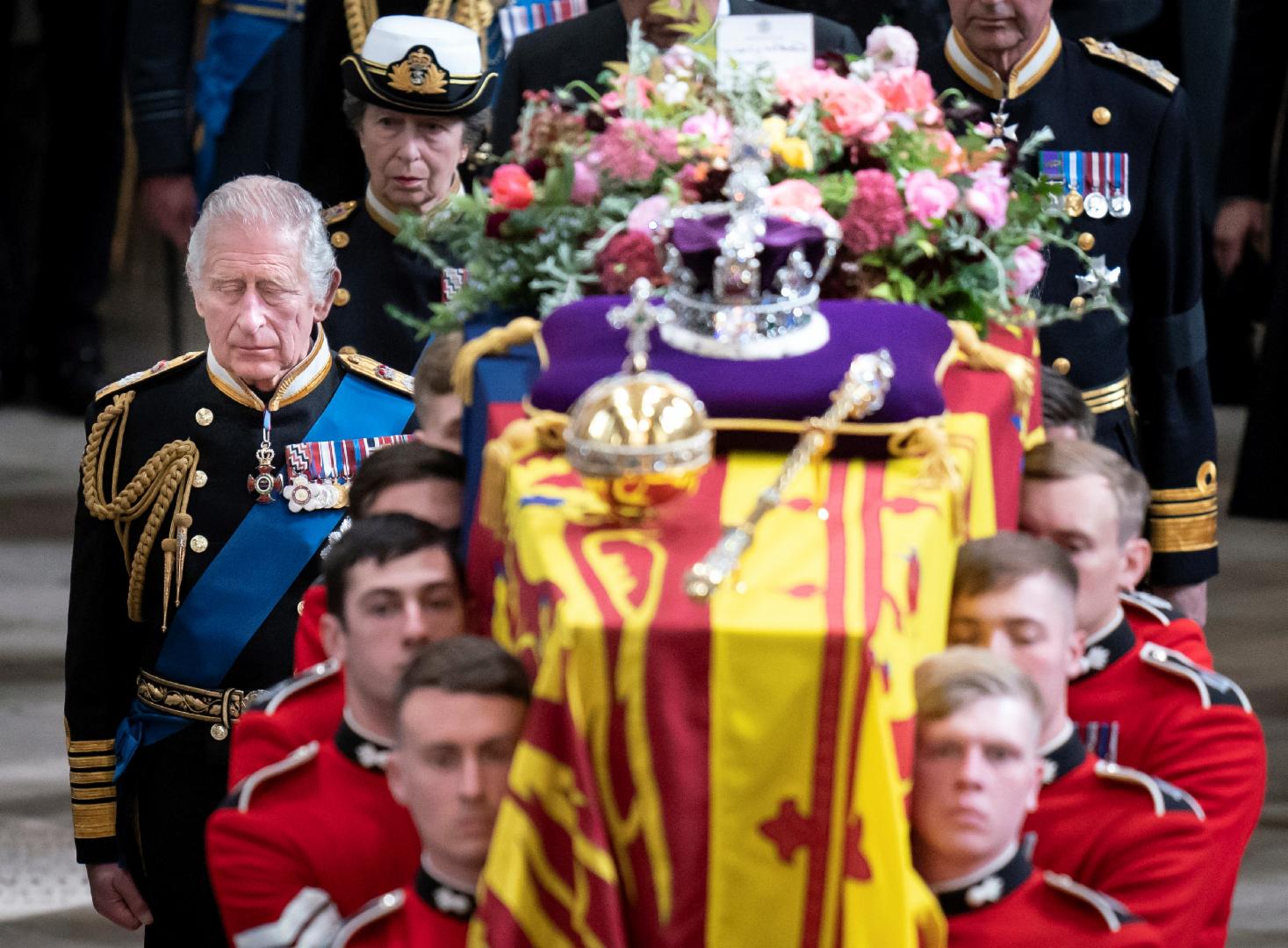 Posts misrepresent 2007 video as protest at queen's funeral | Fact Check