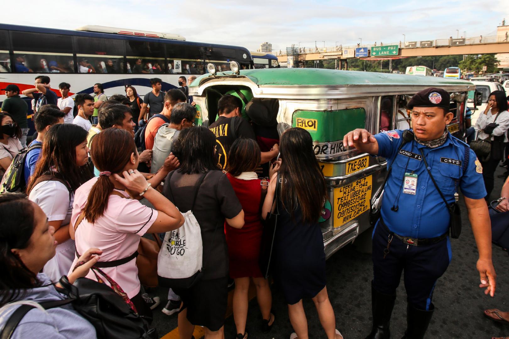 Posts mislead on traffic enforcement in Philippine capital | Fact Check