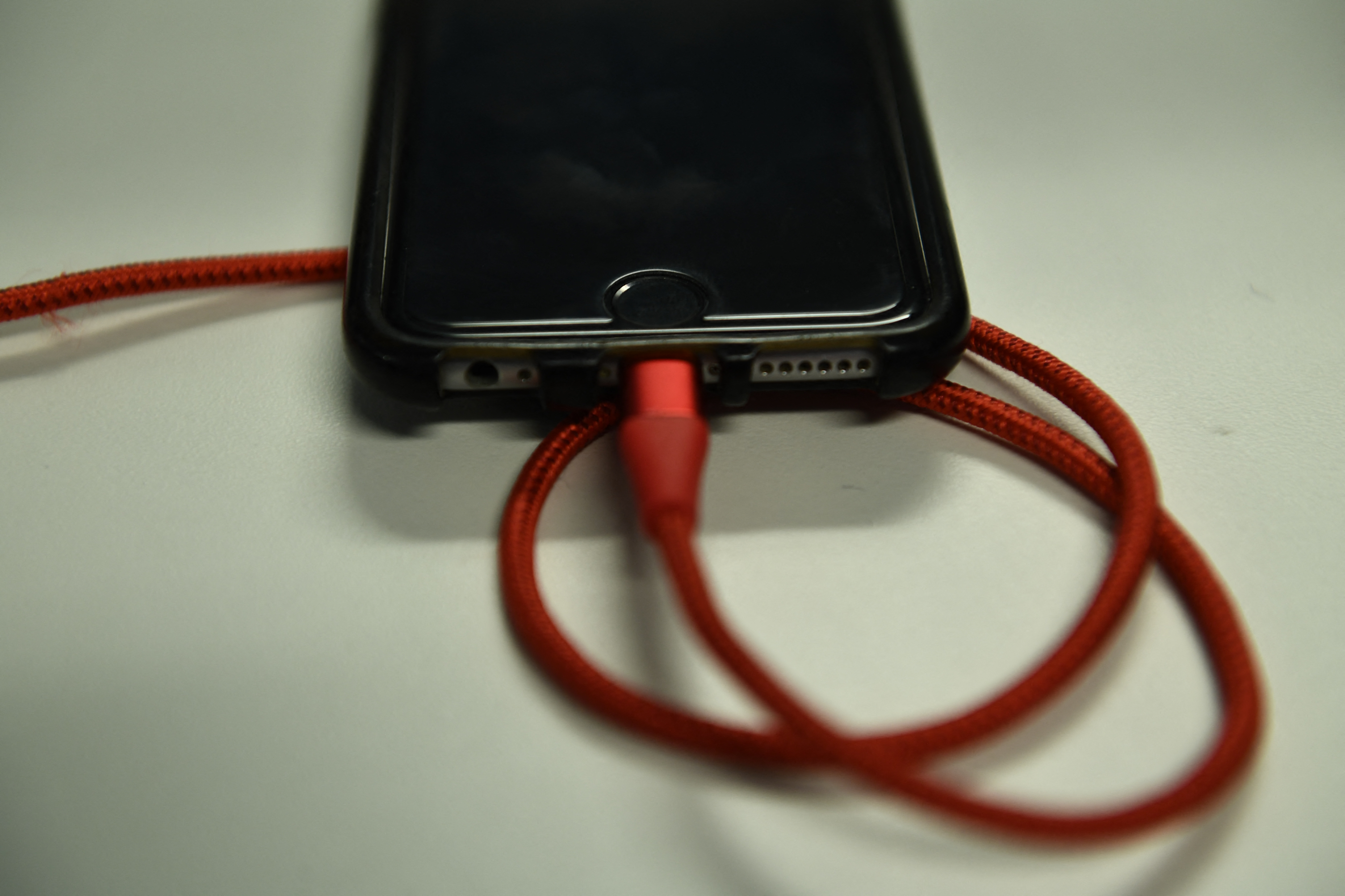 Misleading video on risks from charging phone spreads worldwide | Fact ...