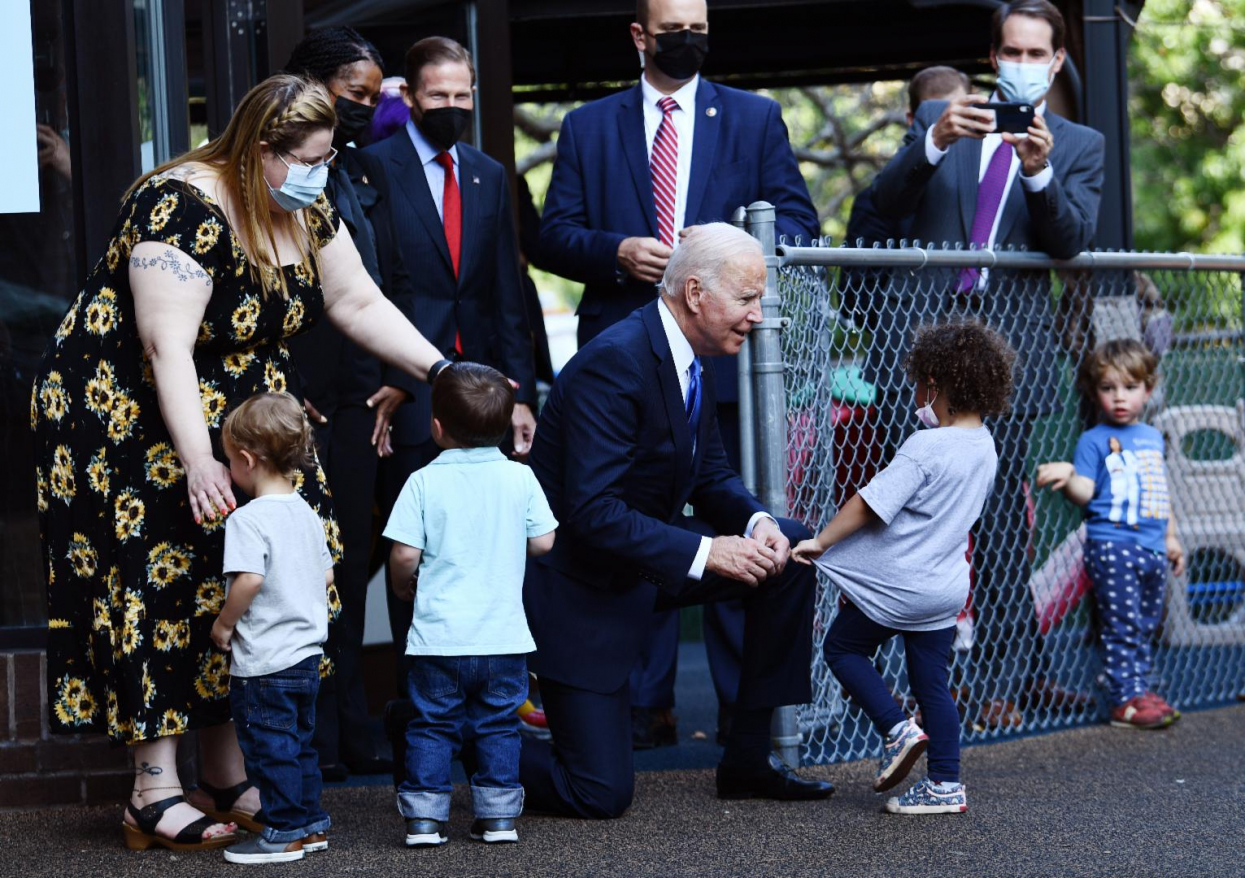 Photo of Joe Biden groping child is digitally altered | Fact Check