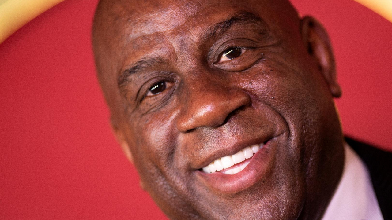 Posts falsely claim photo shows Magic Johnson donating blood | Fact Check
