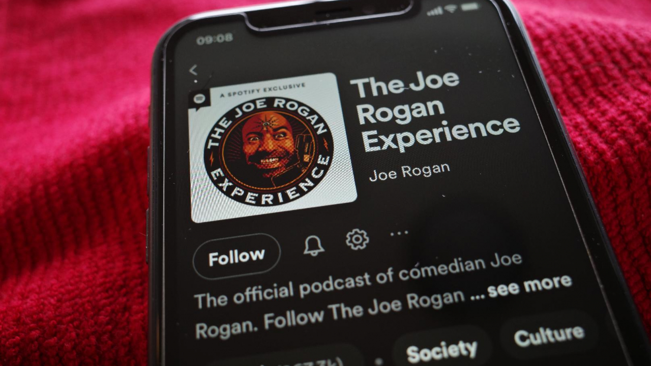 Joe Rogan amplifies conspiracy theory that nuclear tests were faked ...