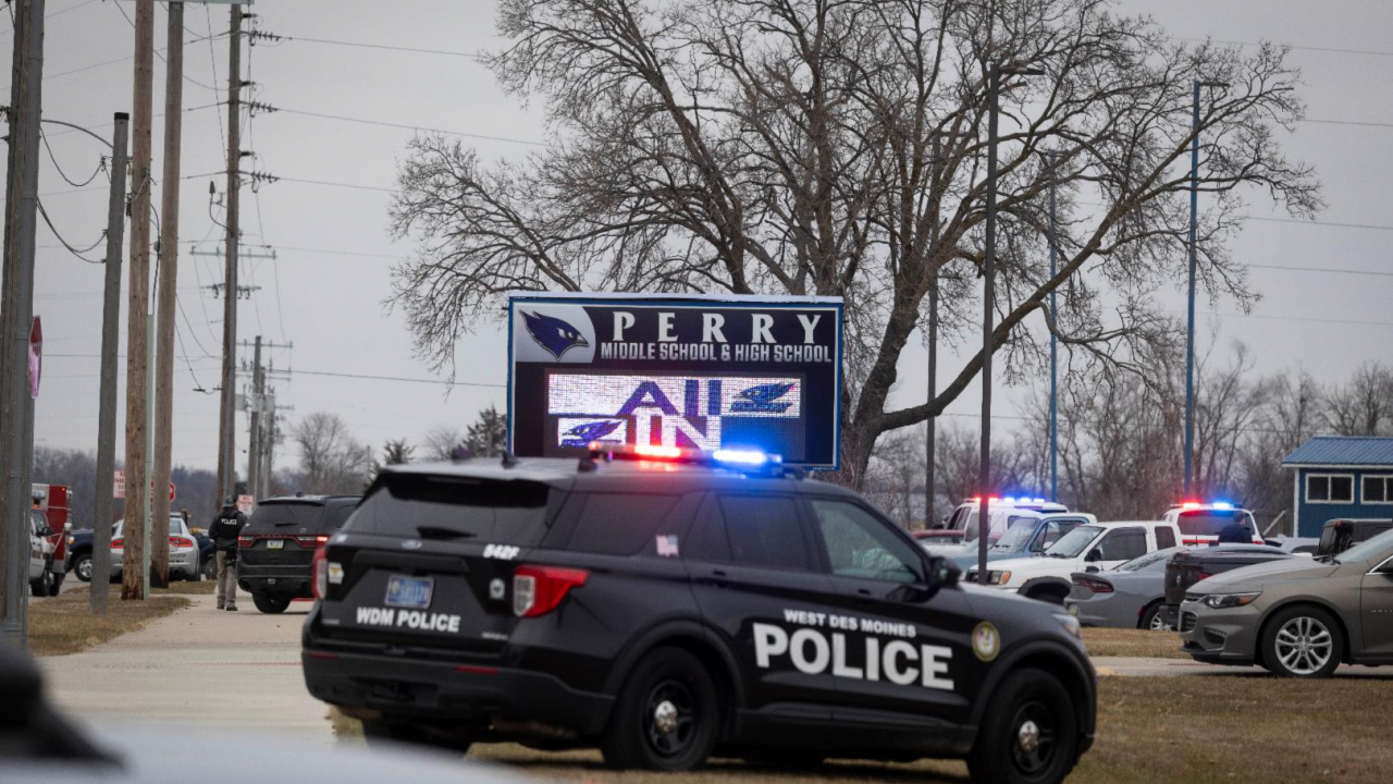 'False flag' conspiracy theories inundate social media after Iowa ...
